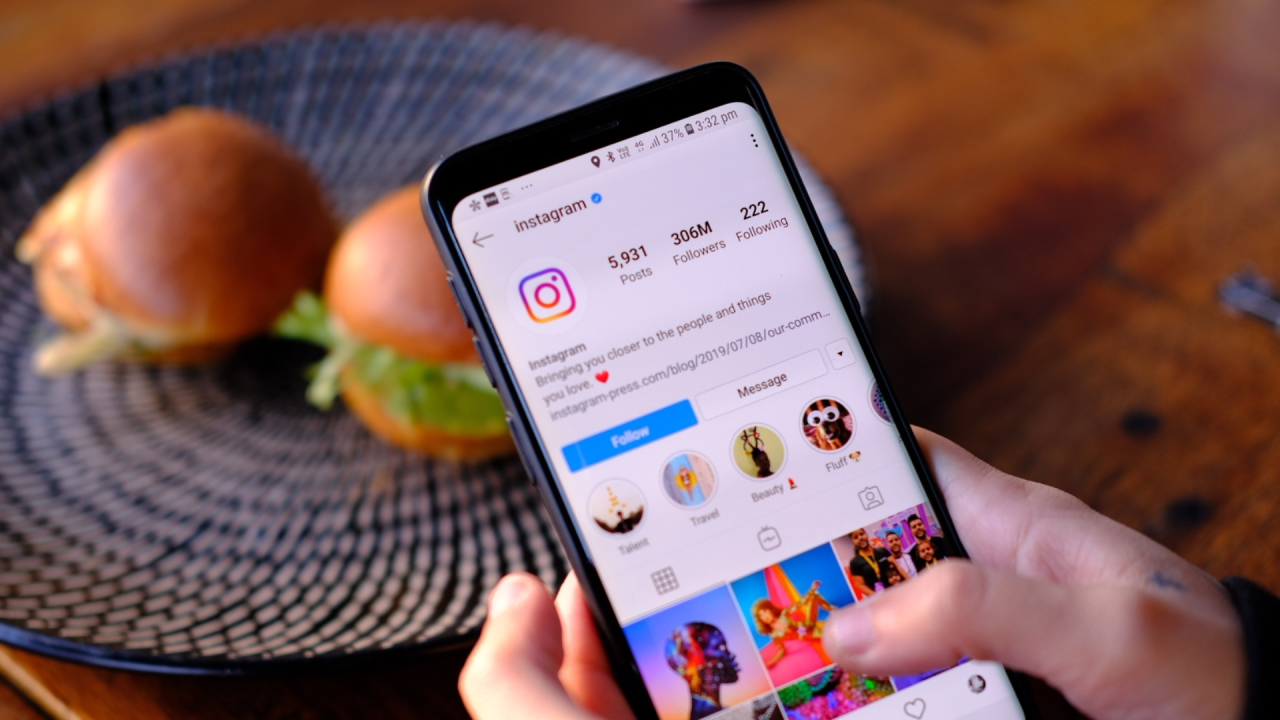 If I Unfollow Someone on Instagram, Are They Notified? - Social Think